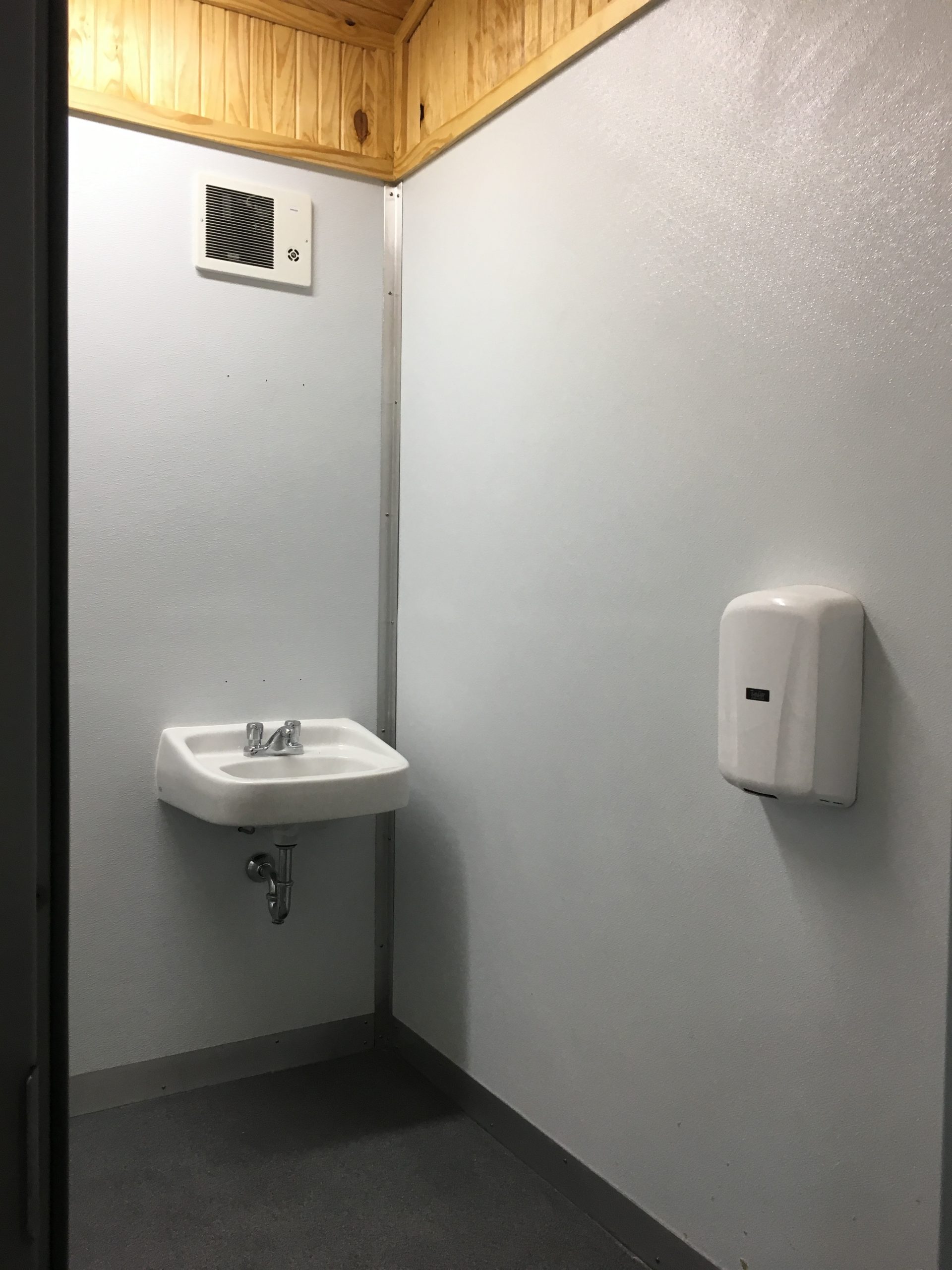 Modular Restrooms – HUNTER KNEPSHIELD
